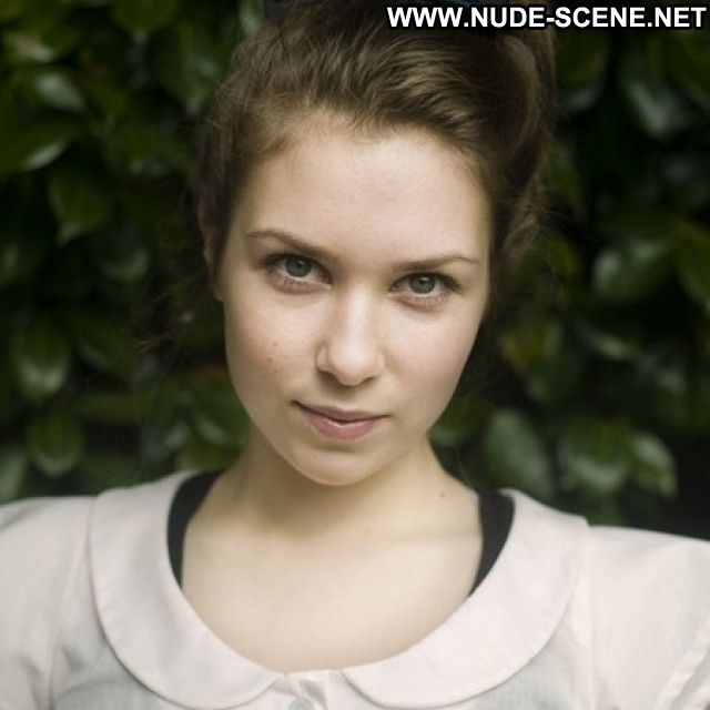 Olivia Tennet Babe Actress Posing Hot Beautiful New Zealand Celebrity
